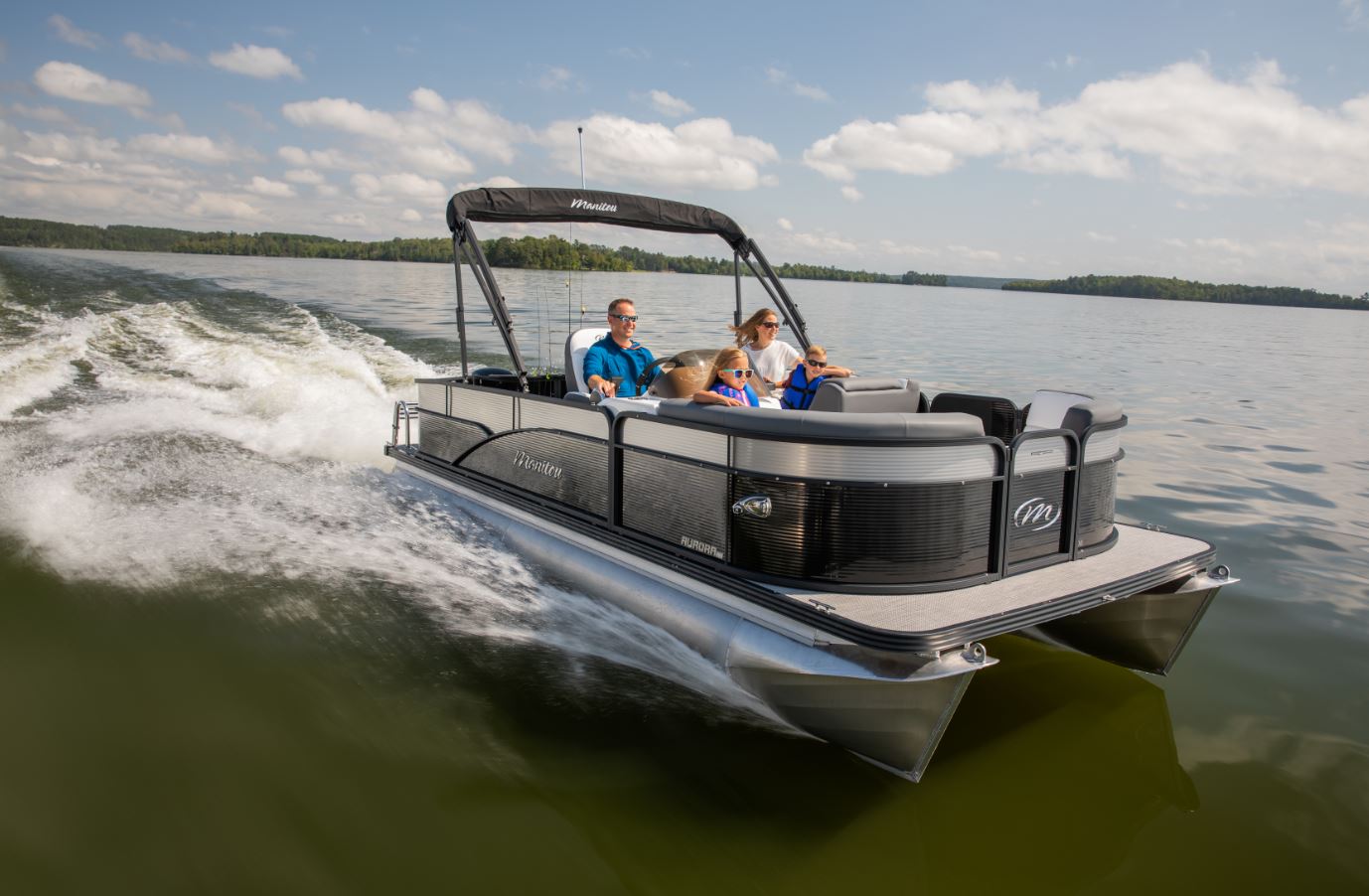 Pontoon Boats For Sale in Manitoba | Pontoon Boat Dealer